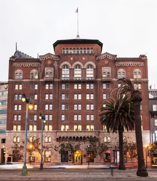 Centrally Located Hotel With Scenic Views & Complimentary Bicycles - San Francisco, CA