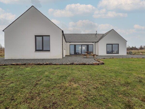 Breakish Villa, Family Friendly, With A Garden In Broadford - Broadford