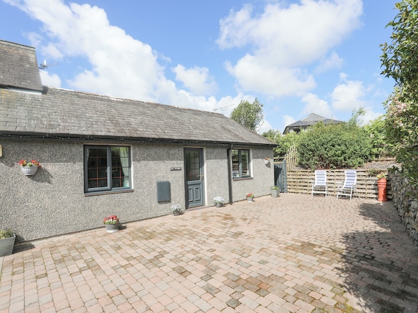 Cae Ffynnon, Pet Friendly, With A Garden In Gaerwen - アングルシー島