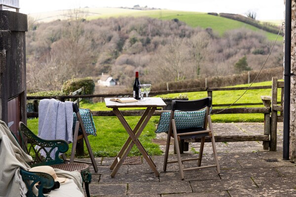 Chic, Lively And Stylish - Dartmouth