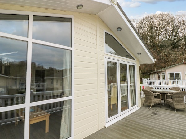 Dono's Lodge, Pet Friendly, With A Garden In Kilgetty - Amroth