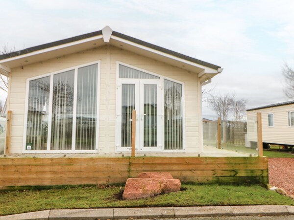 Rosie's Zen Den, Pet Friendly, With A Garden In Armathwaite - Dumfries and Galloway