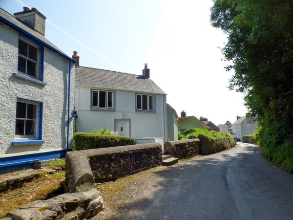 Spring Garden Cottage, Pet Friendly, With Open Fire In Laugharne - Llansteffan