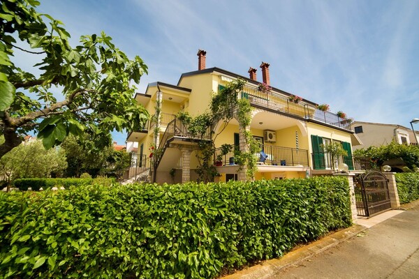 2-zimmer-ferienwohnung Mit Terrasse Porec (A-19657-b) - Poreč