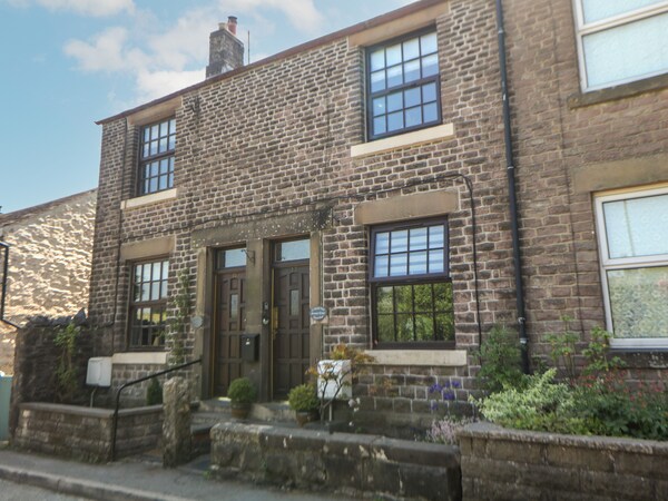 Shenton Terrace, Pet Friendly, Character Holiday Cottage In Buxton - Monyash