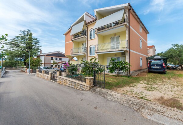 Apartment Marigold (90571-a3) - Sv. Filip I Jakov - Biograd na Moru, Croatia