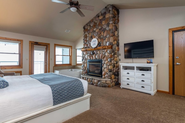 Lakeside Lodge King Room W/jacuzzi Tub & Views Of Gull Lake - Pet Friendly! - Nisswa, MN