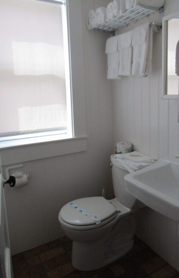 Peaceful Getaway At The Tuna Saturday Cottage Located At The Oceana Cottages - Truro, MA