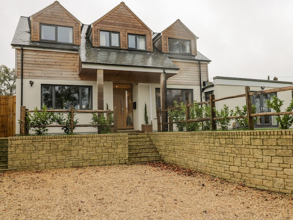 Little Foxes, Pet Friendly, With A Garden In Calne - Chippenham
