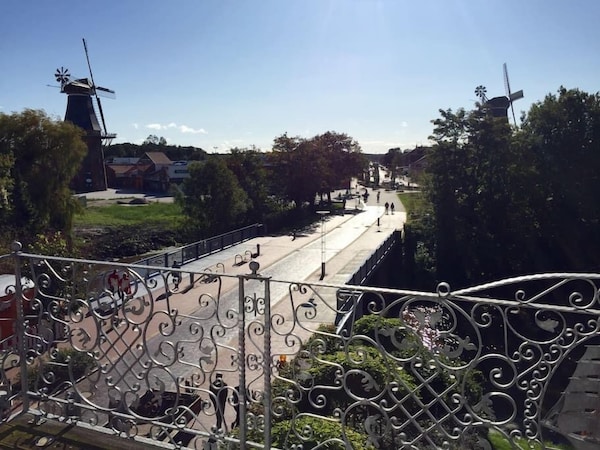 Charming Old Apartment With Idyllic River Views In The Heart Of Norden - Norddeich