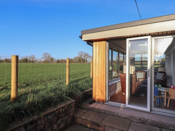 Farnelea, Pet Friendly, Character Holiday Cottage In Seahouses - Bamburgh