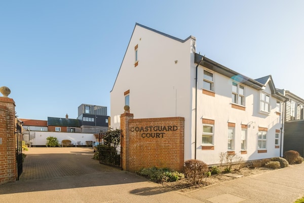 Admiral's Rest - Sleeps 4 Guests In 2 Bedrooms - Thorpeness
