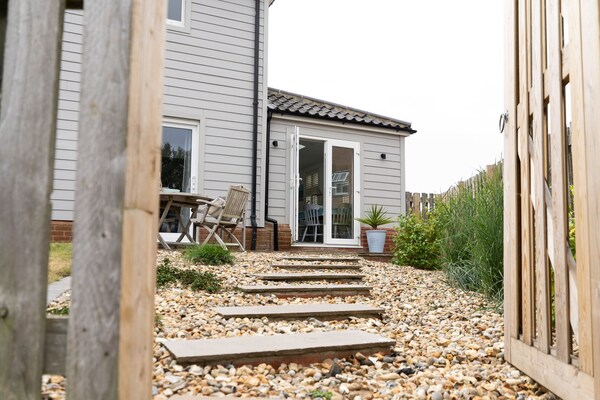 The Garden Flat - Sleeps 4 Guests  In 2 Bedrooms - Aldeburgh
