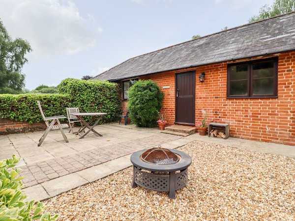 The Granary, Pet Friendly, Character Holiday Cottage In Polstead - Essex
