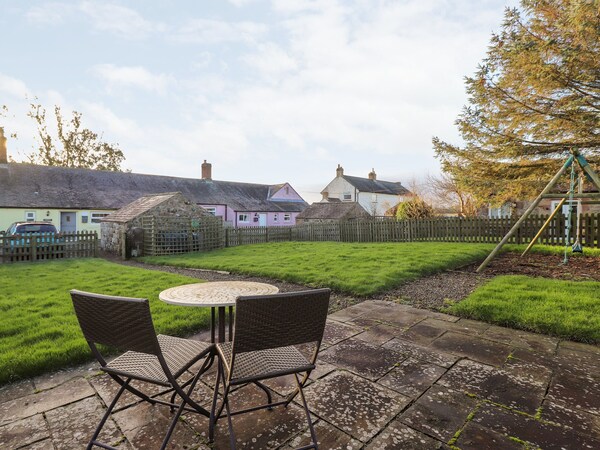 Garden Cottage, Pet Friendly, Character Holiday Cottage In Beadnell - Beadnell