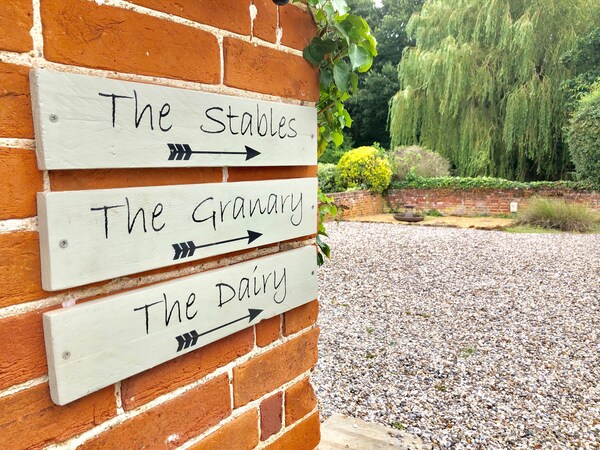 The Stables, Pet Friendly, Character Holiday Cottage In Polstead - Essex