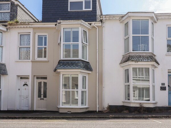 Pebbles, Pet Friendly, Country Holiday Cottage In St Ives - St Ives