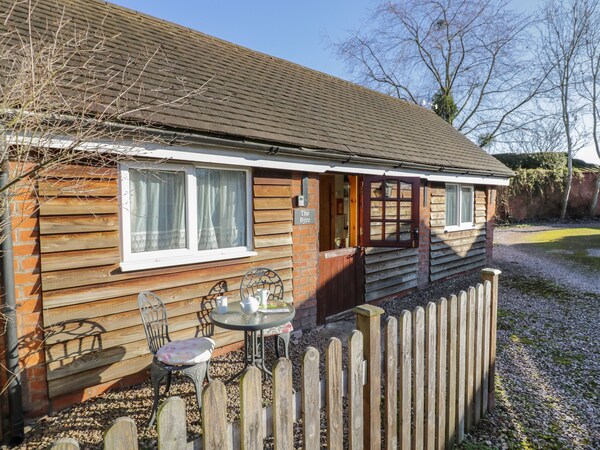 The Byre, Pet Friendly, With Pool In Upton Upon Severn - Gloucestershire