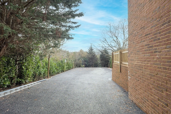 2 Bedroom Penthouse With Parking High Wycombe Apt.03 - High Wycombe