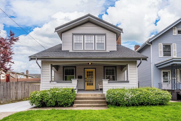 Fantabulous 2br Oakley Home! One Block To Popular Oakley Square! - Cincinnati