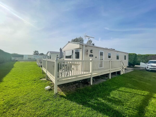 Caravan With Decking At Southview Holiday Park In Skegness Ref 33005s - Skegness