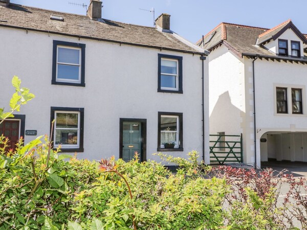 The Old Betting Shop, Pet Friendly, With A Garden In Keswick - Keswick