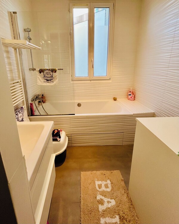 Charming, Bright And Quiet 2 P Apartment 6 Minutes From Central Paris - Courbevoie