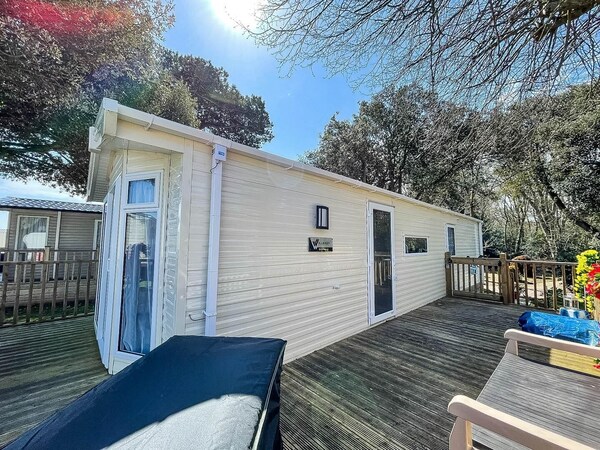 Stunning Caravan With Decking At Azure Seas In Suffolk Ref 32055az - Lowestoft