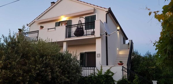 Apartments Salsa (51311-a2) - Supetar - Island Brac - Brač