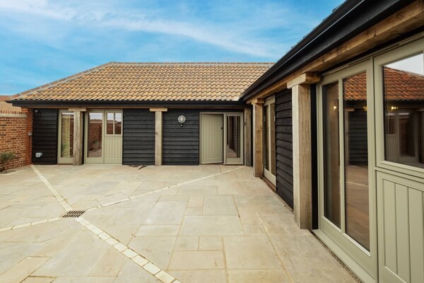 Alde Bay Farm - Coral Cottage - Sleeps 4 Guests  In 2 Bedrooms - Suffolk