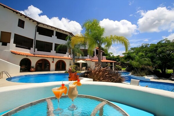 Suite Close To Maycocks Bay And Mahogany Bay! Outdoor Pool, Parking! - Barbados