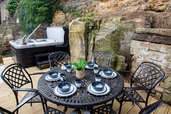 Whitby Boutique - Mast Cottage - Robin Hood's Bay
