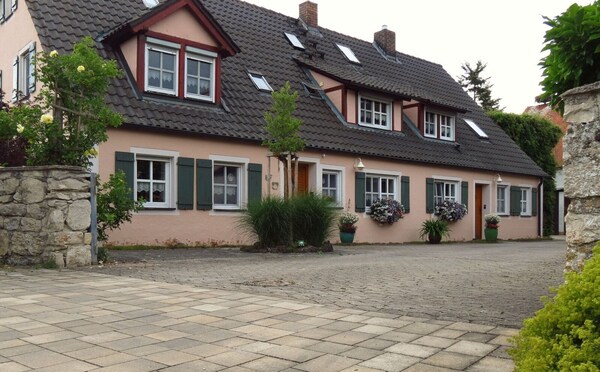 Ferienwohnung (65qm) Mit Balkon - Ansbach