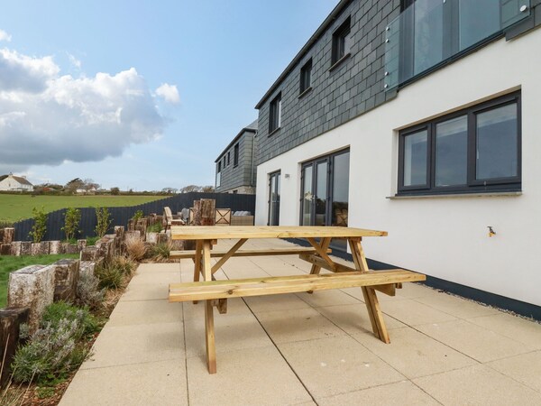Lavender House, Family Friendly, Luxury Holiday Cottage In Crantock - Fistral Beach