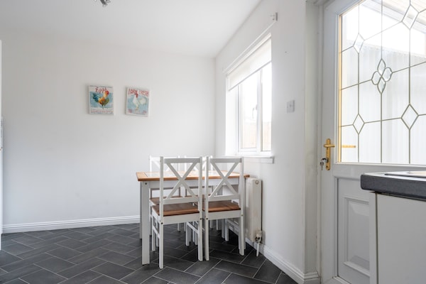 Spacious 3-bedroom House In North Lanarkshire - Motherwell