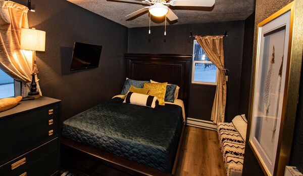 Lodge With Access To Lake Noquebay, Utv\/snowmobile Trail Access - Wisconsin