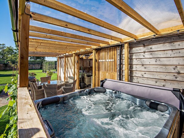 Willington Lodge - Sleeps 23 Guests - Shropshire
