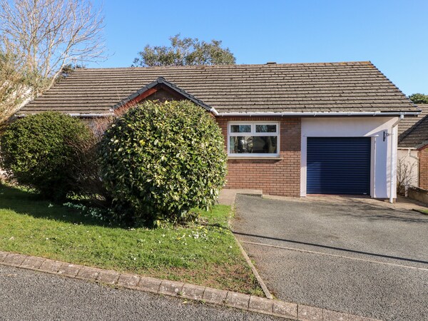1 Gloucester Way, Pet Friendly, With Hot Tub In Pembroke Dock - Freshwater East