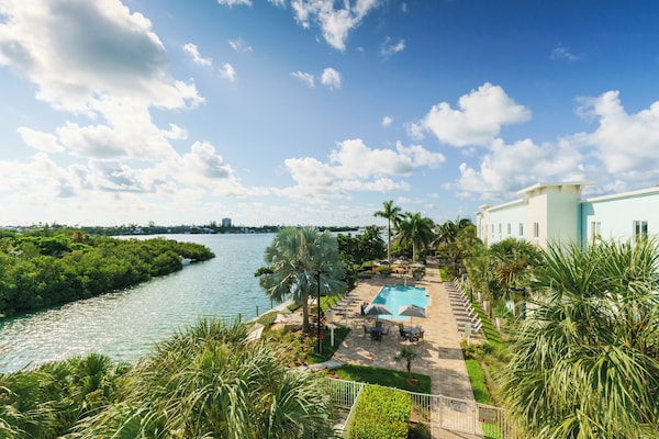 Fantastic View! Amazing Room, Free Breakfast, Outdoor Pool, Private Parking - Cayos de la Florida