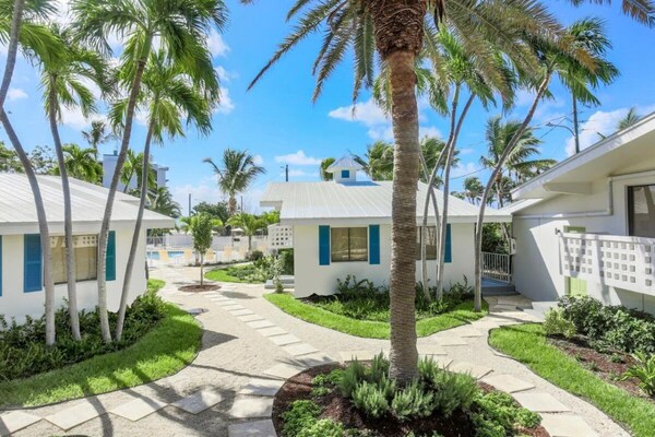 Comfort And Convenience! Free Onsite Parking, Pets Allowed, Free Breakfast - Islamorada