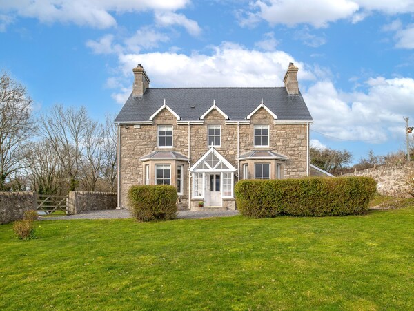 Flagstaff, Family Friendly, Character Holiday Cottage In Beaumaris - Anglesey