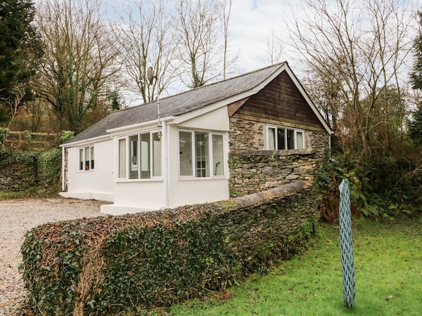 Priory House Cottage, Pet Friendly, With A Garden In Barnstaple - North Devon