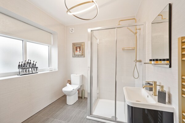 Home-baño Privado-vista Al Jardín - Aeropuerto de Birmingham-West Midlands (BHX)