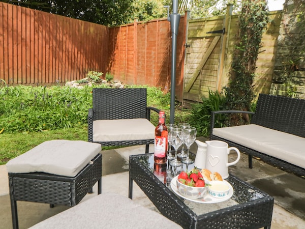 Harmony House, Pet Friendly, Character Holiday Cottage In Bere Alston - Trematon Castle
