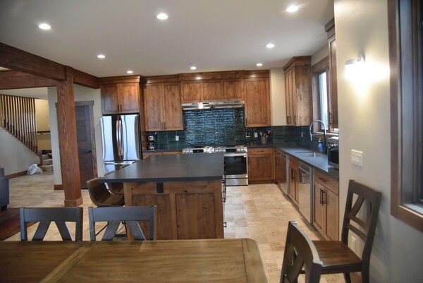Spectacular And New Cliff Lake Lodge @ Six Lakes Resort - Utah