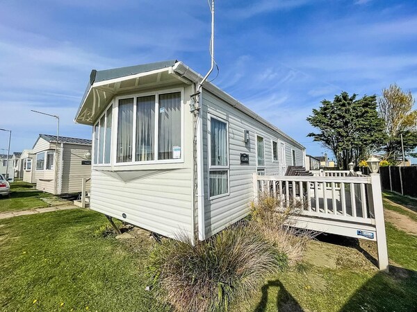 Lovely Caravan With Decking Nearby Scratby Beach In Norfolk Ref 50031j - Caister-on-Sea