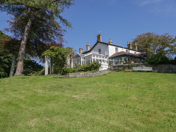 Valley View, Pet Friendly, With Hot Tub In Dalton-in-furness - Ulverston