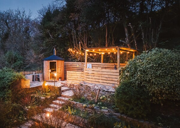 The Hideaway & Spa Terrace At Tregoose Old Mill - Mawgan Porth
