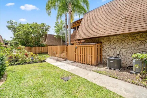 Space Coast, Fl  Townhome With Courtyard - Titusville, FL