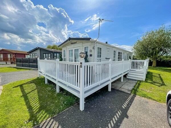 Beautiful Caravan At Manor Park In Hunstanton Beach, Norfolk Ref 23026h - Hunstanton